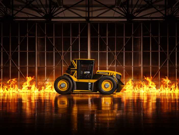 JCB set a new record for the world’s fastest tractor Agrimatco