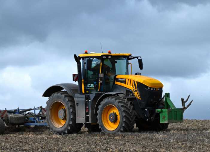 JCB FASTRAC 8330 - buy in Ukraine at a favorable price | Agrimatco